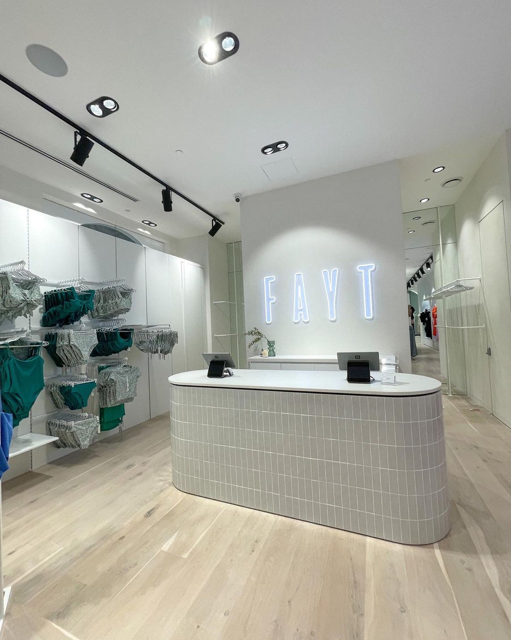Fayt’s Vibrant Neon Store Look | Signs for Retail